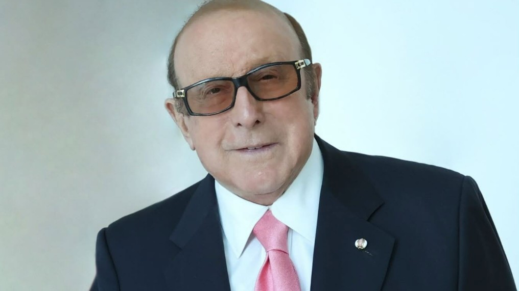 Clive Davis, bisexual music industry starmaker, has died at 94 ...